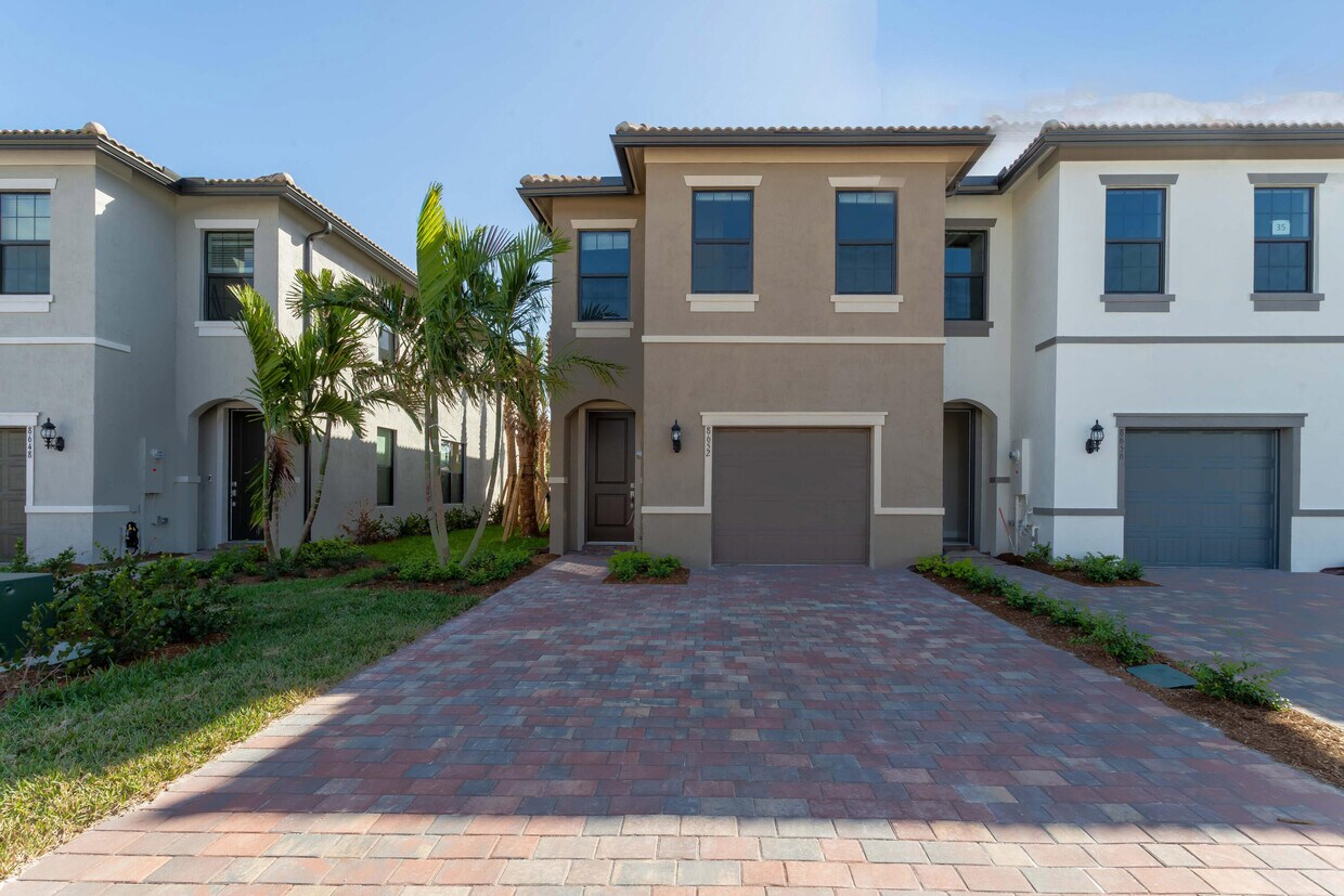 8652 Escue St, Lake Worth, FL 33467 - Townhome Rentals in Lake Worth FL ...