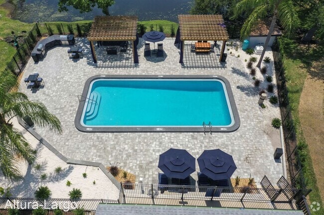 Harbor Bluffs Apartments for Rent with EV Charging - Largo, FL - 6 ...
