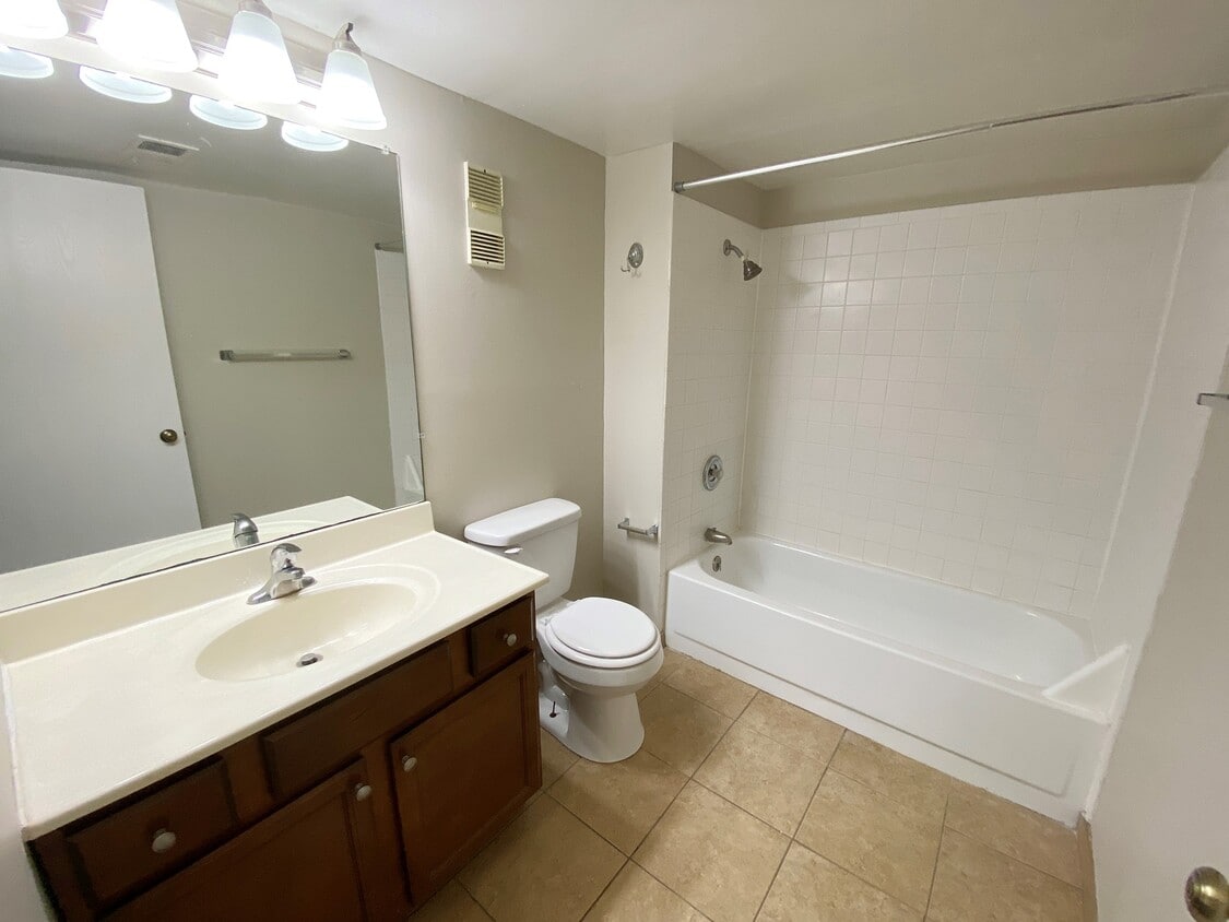 Willow Way - 2630 W Willowlake Dr Peoria, IL 61614 | Apartments.com