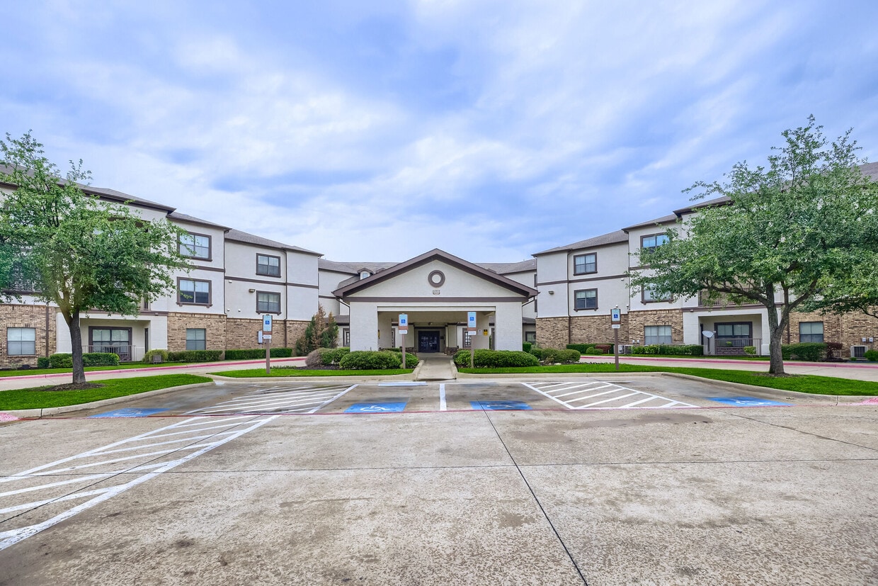 Lindbergh Parc - 5600 Azle Ave Fort Worth, TX 76106 | Apartments.com