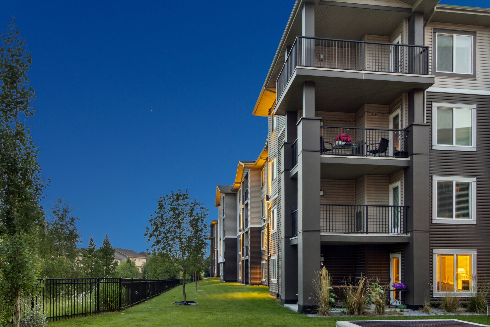 Maple Crest Place Appartements - 2701 Maple Way Nw Edmonton, AB ...
