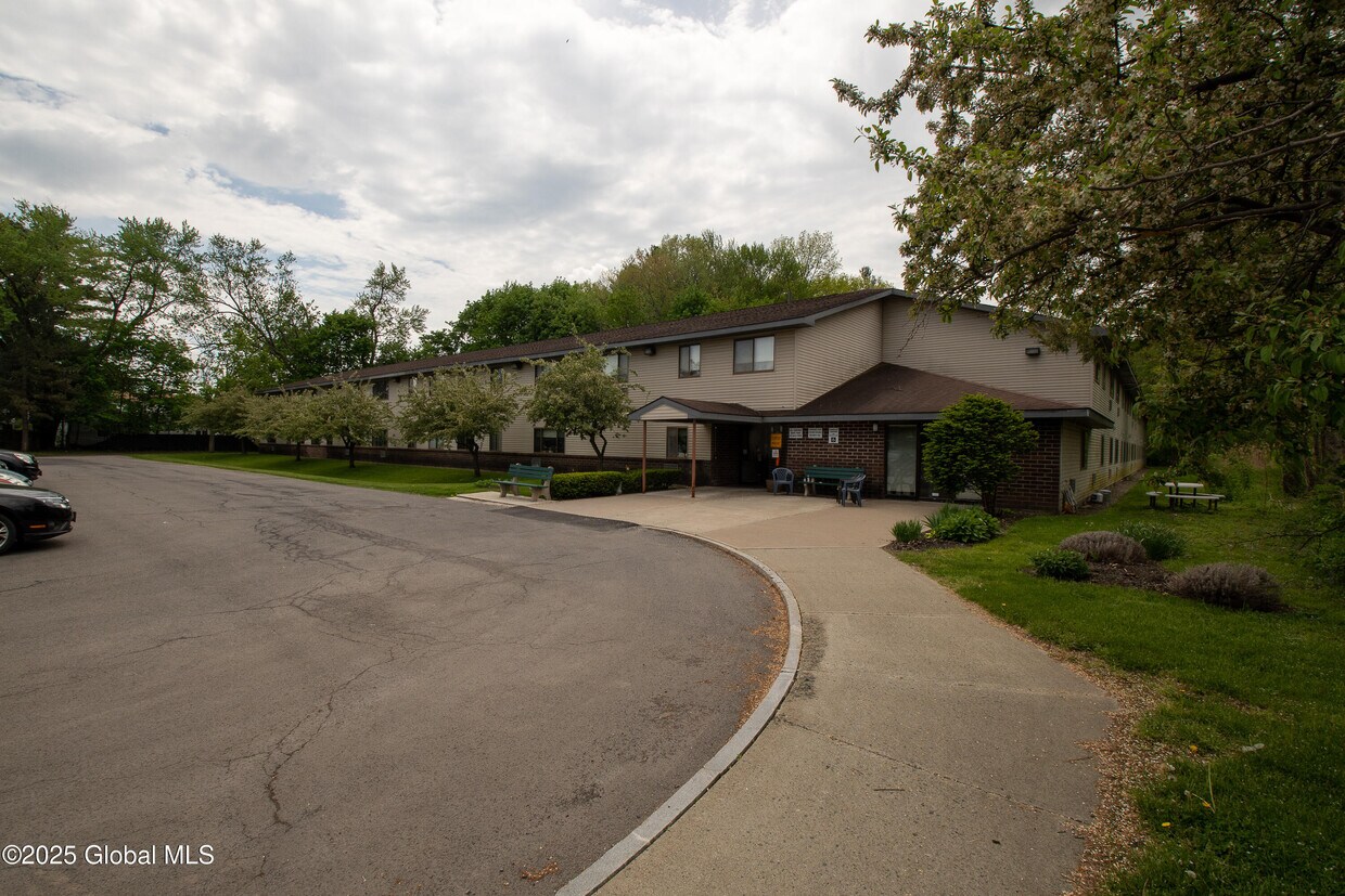 2006 Central Ave Unit 105, Colonie, NY 12205 - Room for Rent in Colonie ...