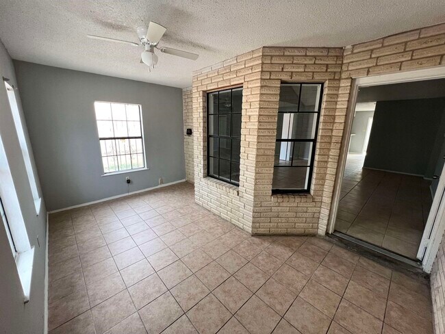 204 Lobo Loop, Laredo, TX 78045 - House Rental in Laredo, TX ...