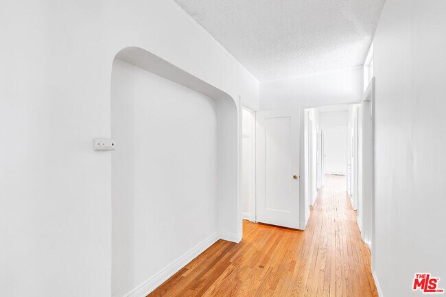 719 1/2 N Ridgewood Pl, Los Angeles, CA 90038 - Condo for Rent in Los ...