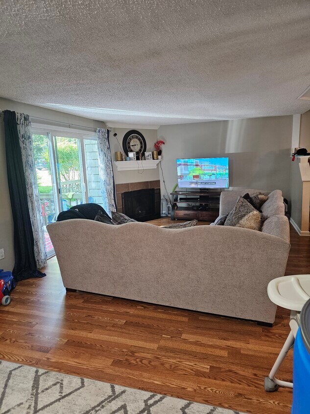 112 Fiddler Green Rd, Stratford, CT 06614 - Townhome Rentals in ...