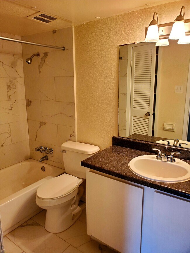 Turtle Creek Apartments - 2800 W T C Jester Blvd Houston, TX | Apartments.com