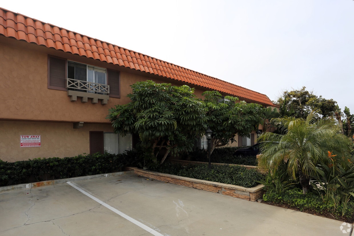 Elan The Plaza - 4955 Narragansett Ave San Diego, CA 92107 | Apartments.com