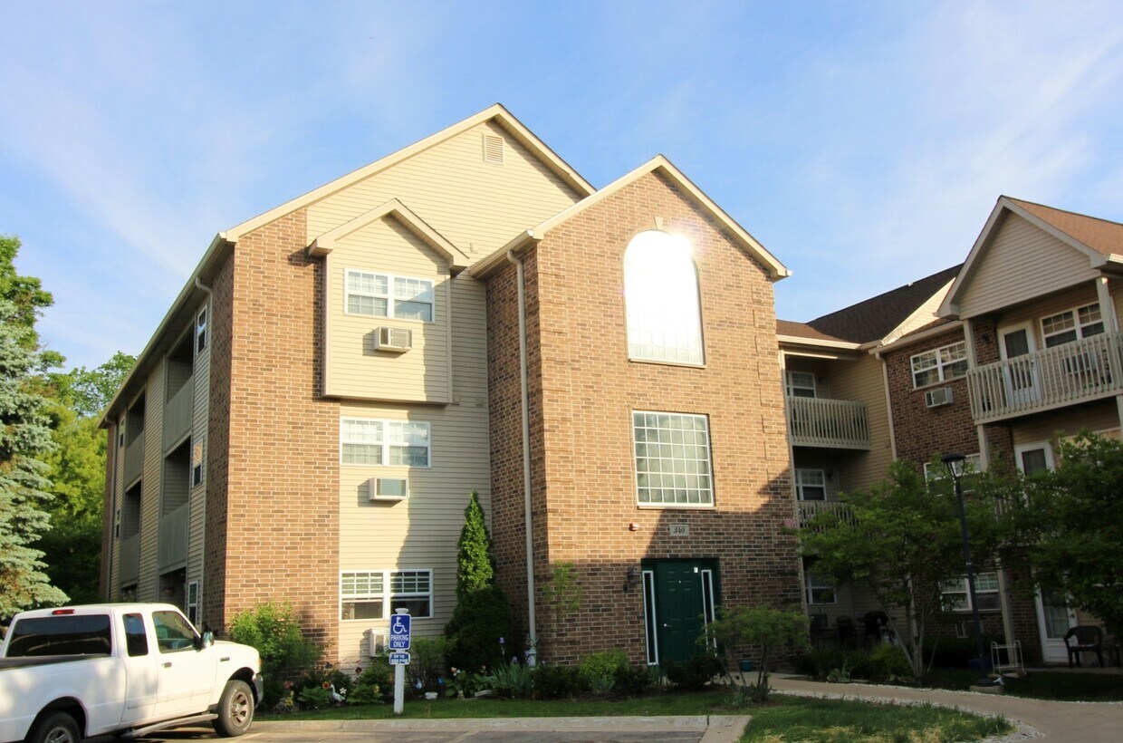 340 Cunat Blvd Unit 2C, Richmond, IL 60071 - Condo for Rent in Richmond ...