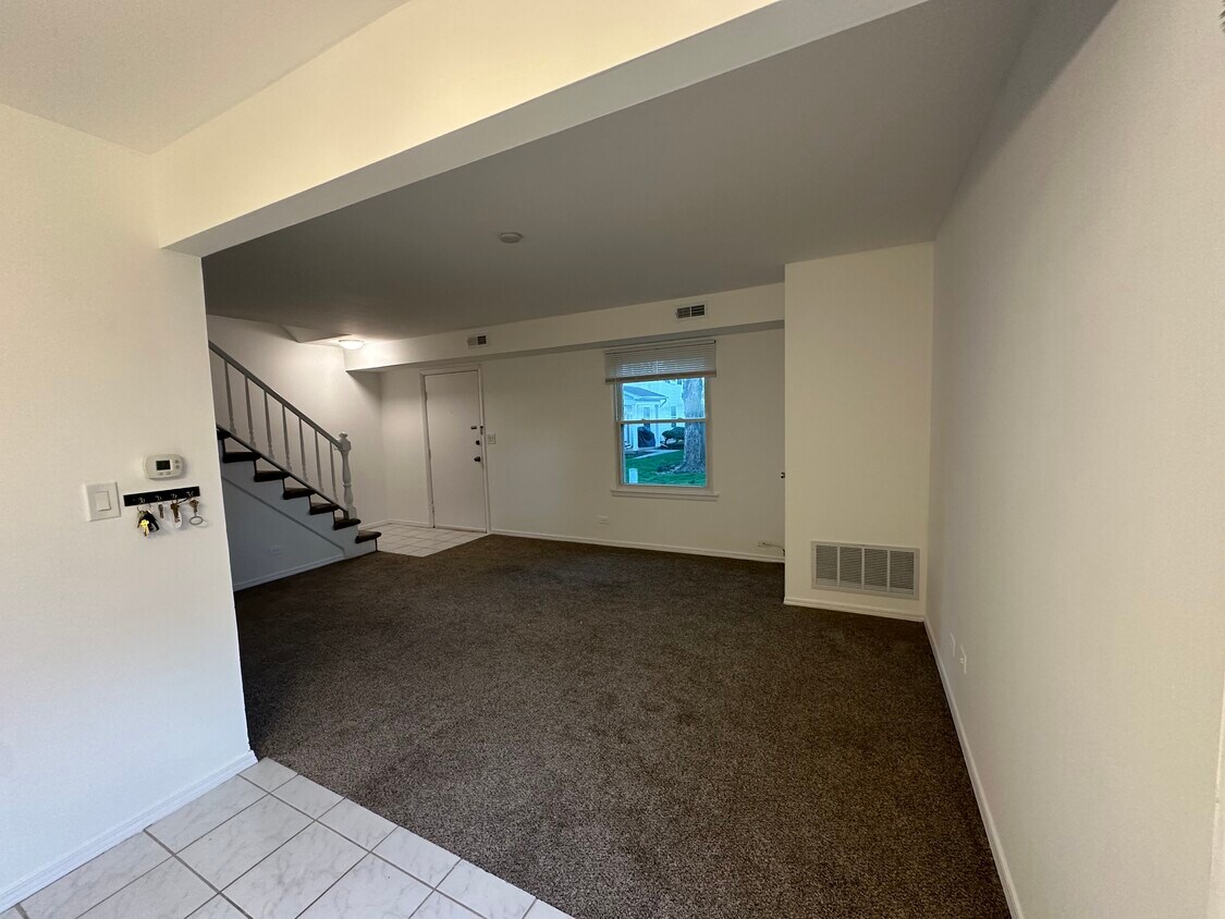 2169 N Dogwood Ln Unit 2169, Palatine, IL 60074 - Condo for Rent in Palatine, IL | Apartments.com