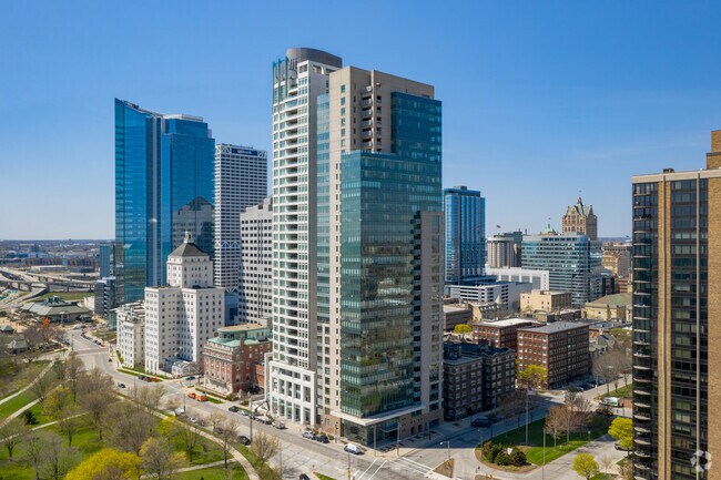 Kilbourn Tower Apartments - Milwaukee, WI | Apartments.com