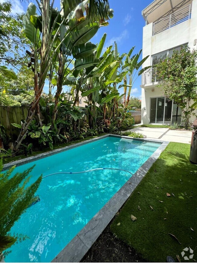 Overbrook Park Houses for Rent with a Swimming Pool - Miami, FL