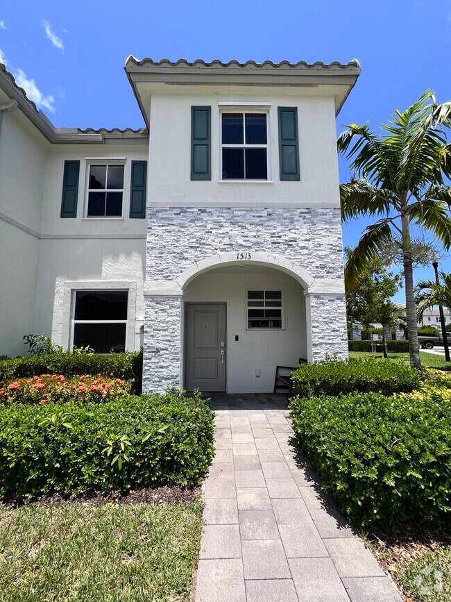 Key Gate Condominiums Apartments for Rent with a Walk-In Closet ...