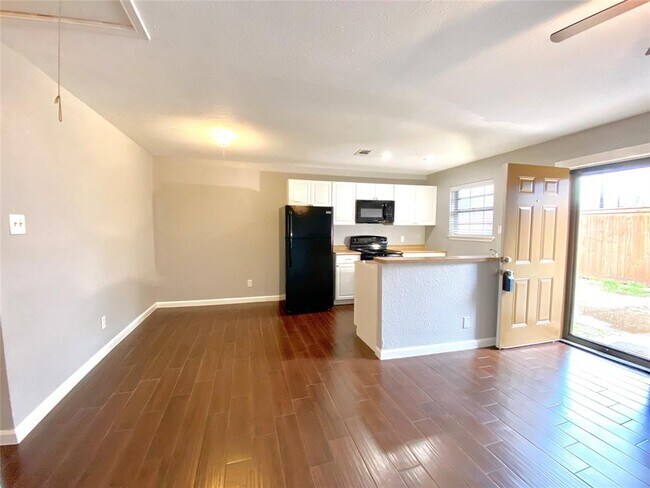 7810 Peachtree St Unit B, Houston, TX 77016 - Condo for Rent in Houston, TX | Apartments.com