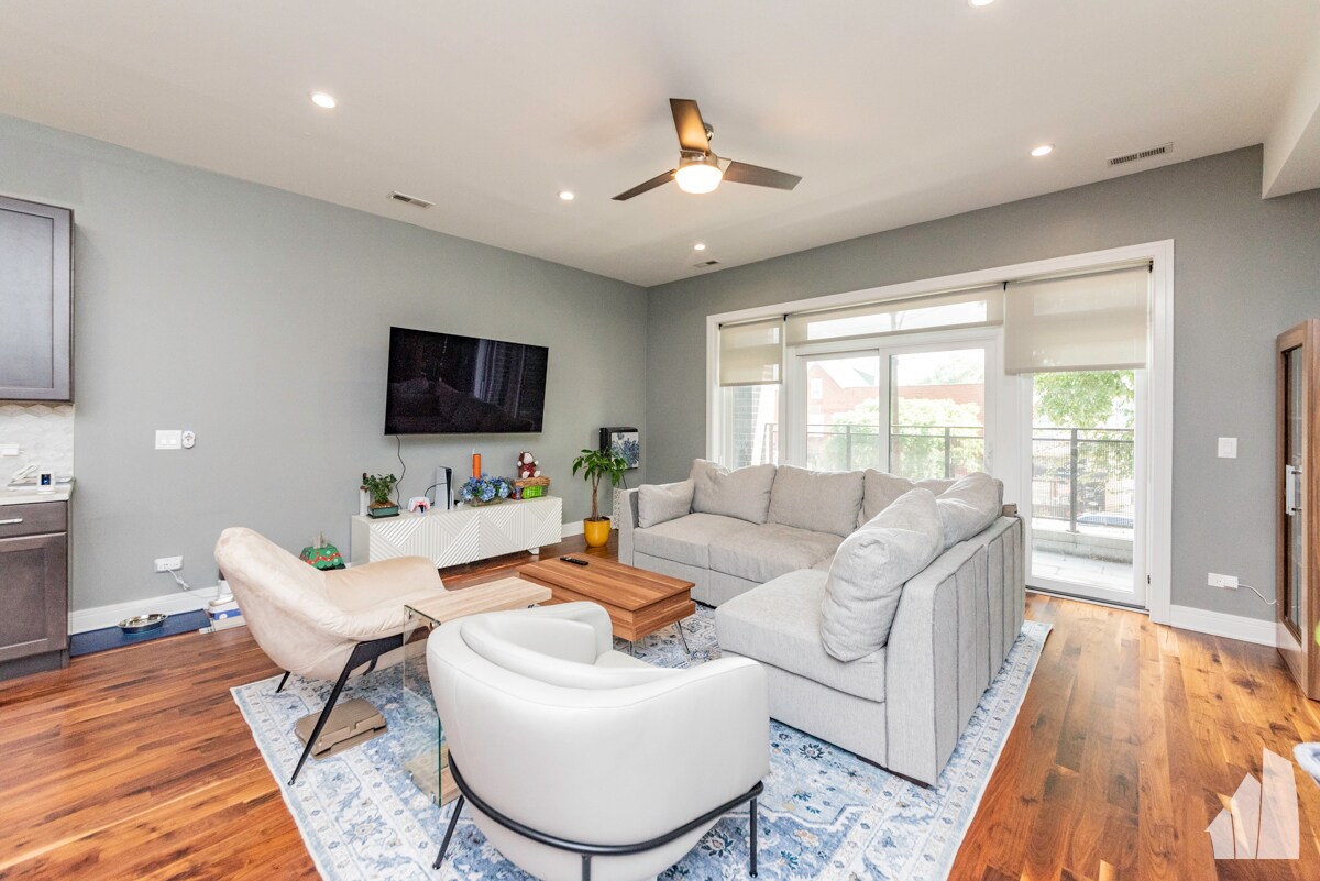 2619 W Fullerton Ave Unit 2C, Chicago, IL 60647 - Condo for Rent in ...