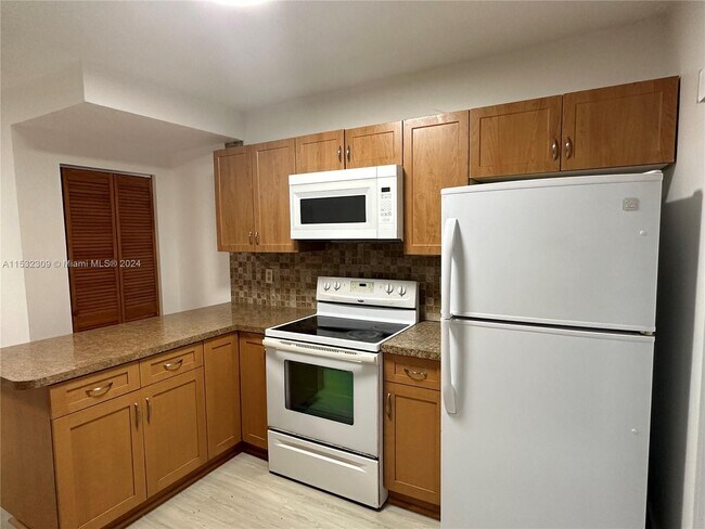 8035 Lake Dr Unit 104, Doral, FL 33166 - Condo for Rent in Doral, FL ...