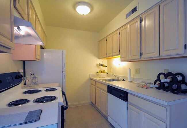 Normandy Green Apartments & Townhomes - 6805 Sebree Dr Florence, KY ...