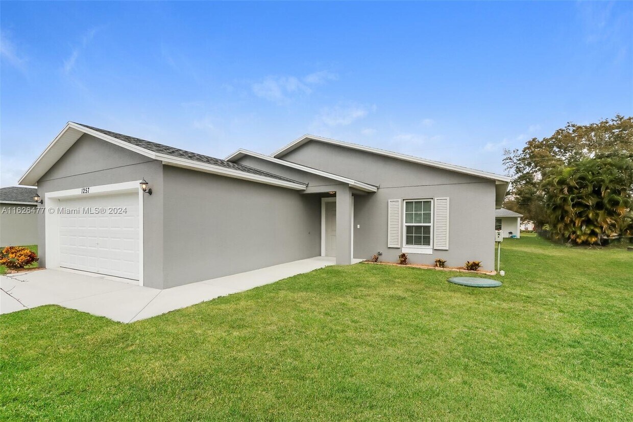 1257 SW Century Ave, Port Saint Lucie, FL 34953 - House Rental in Port ...