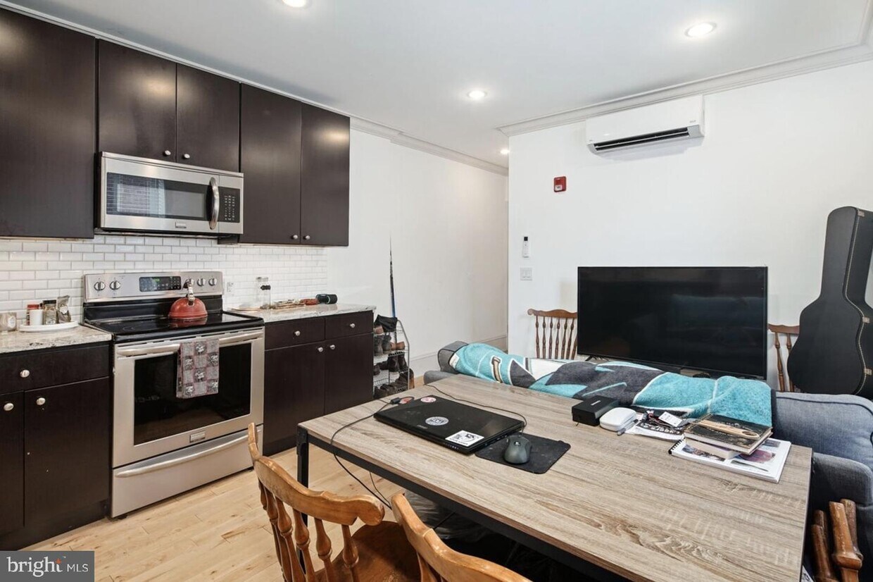 1306 Spruce St Unit 302, Philadelphia, PA 19107 - Room for Rent in ...