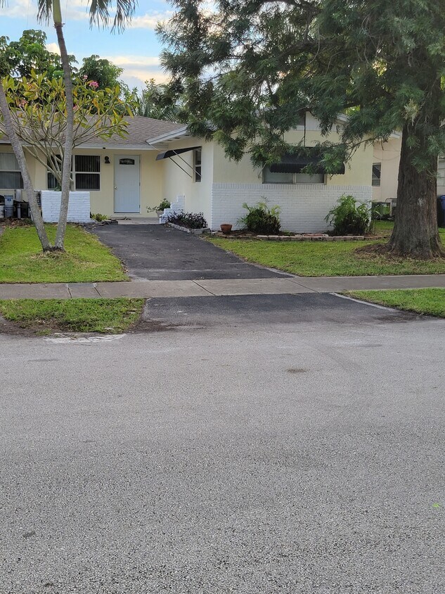 6642 SW 18th Ct, North Lauderdale, FL 33068 - House Rental in North ...