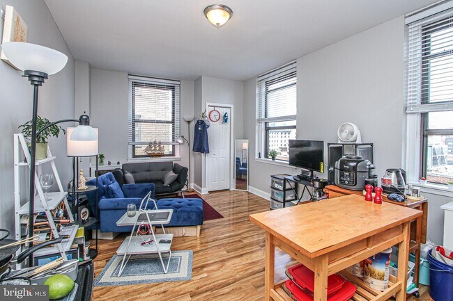 1324 Locust St Unit 1027, Philadelphia, PA 19107 - Room for Rent in ...