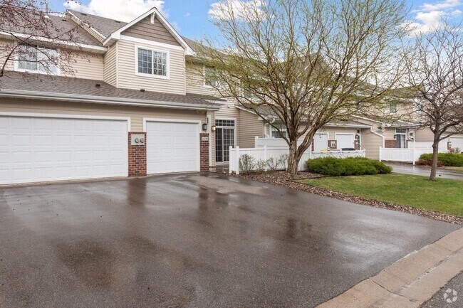 Fairview Ridges Apartments for Rent with a Garage - Burnsville, MN - 1 ...