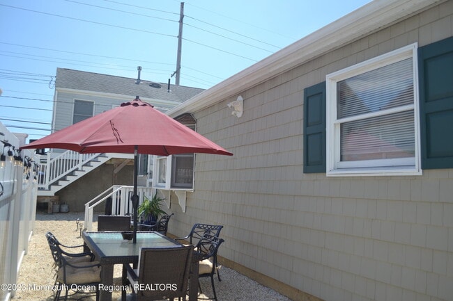 114 New Brunswick Ave, Lavallette, NJ 08735 - Townhome Rentals in ...