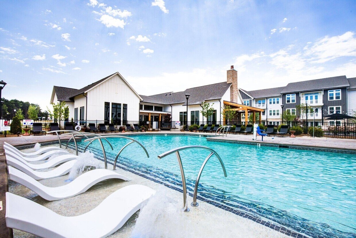 Chestnut Farm Apartments - 3005 Chestnut Grove Ln Matthews, NC ...