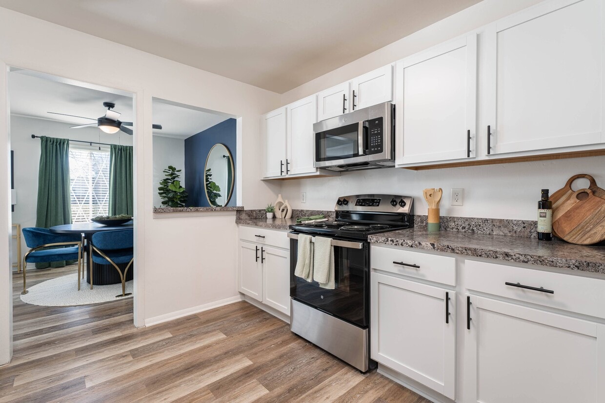 The Crossroads At Southfield Apartments - 20800 Knob Woods Dr ...