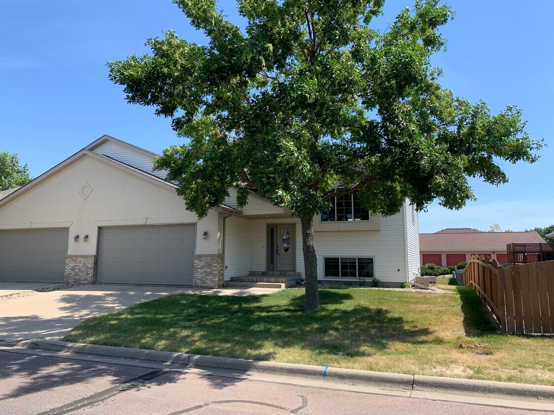 7514 S Peregrine Pl, Sioux Falls, SD 57108 - Townhome Rentals in Sioux ...