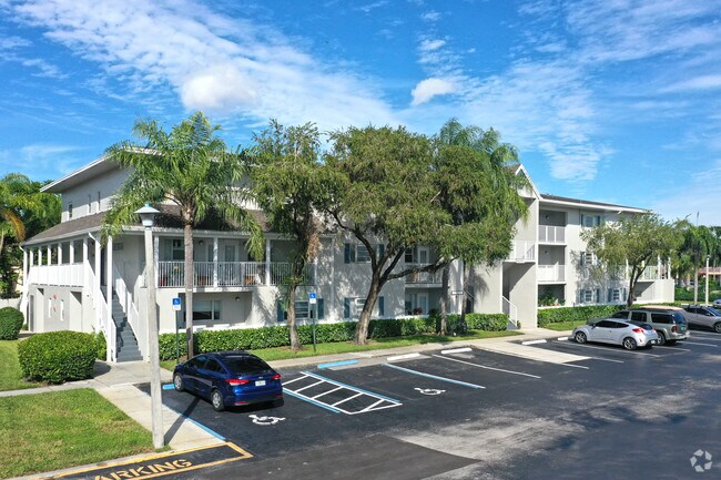 Flats on the Green - Apartments in Tamarac, FL | Apartments.com