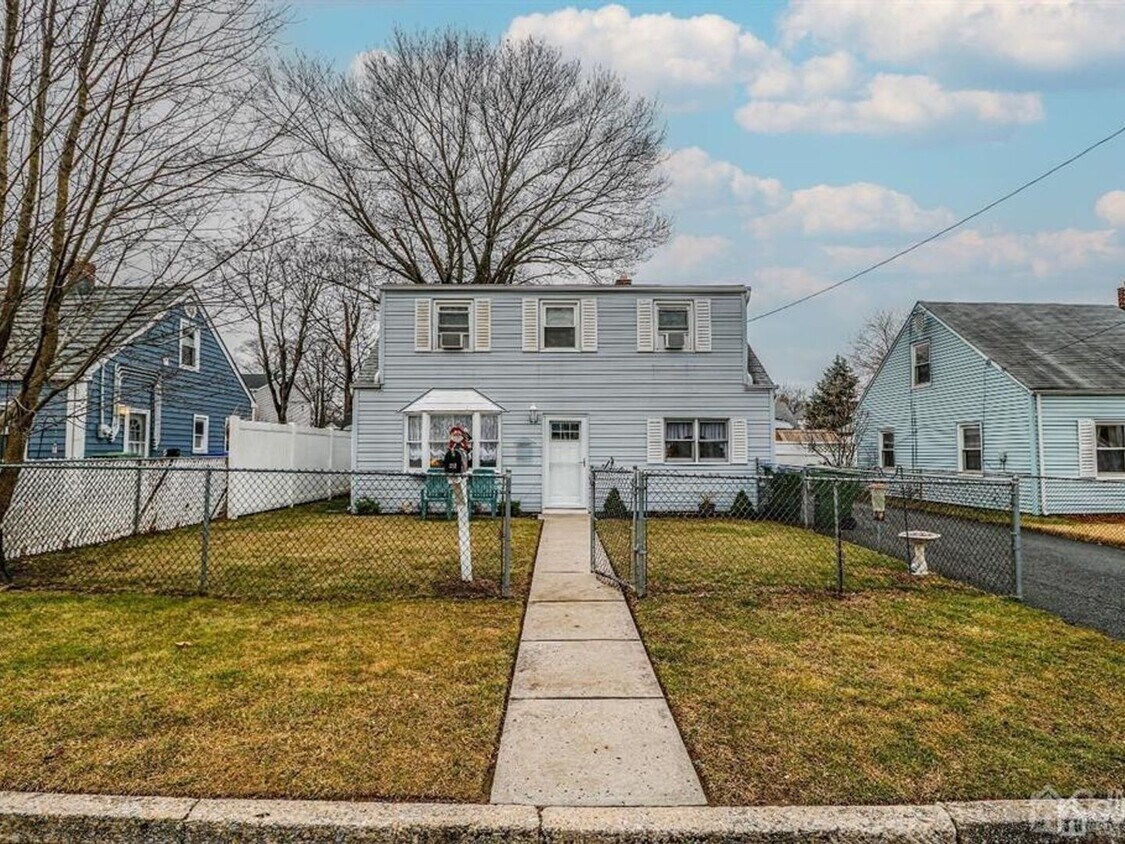 212 Penn Ave, Edison, NJ 08817 - House Rental in Edison, NJ ...