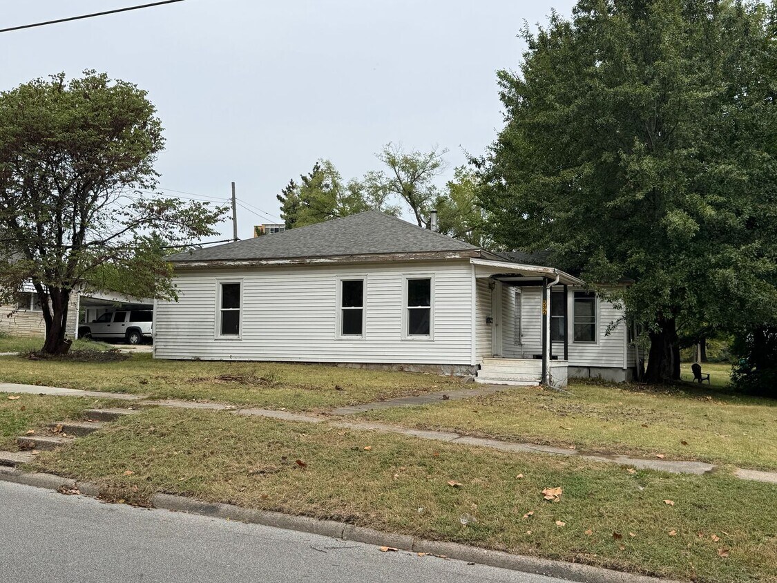 532 W Calhoun St, Macomb, IL 61455 - House Rental in Macomb, IL ...