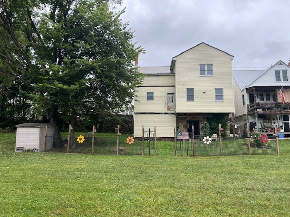 805 Front St Unit 1st FL Right, Newton Hamilton, PA 17075 - Room for ...