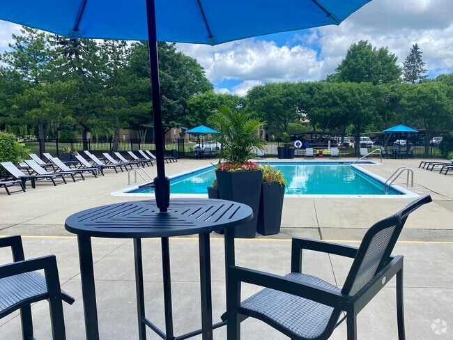 Colony Condominiums Apartments for Rent with a Swimming Pool - Clinton ...