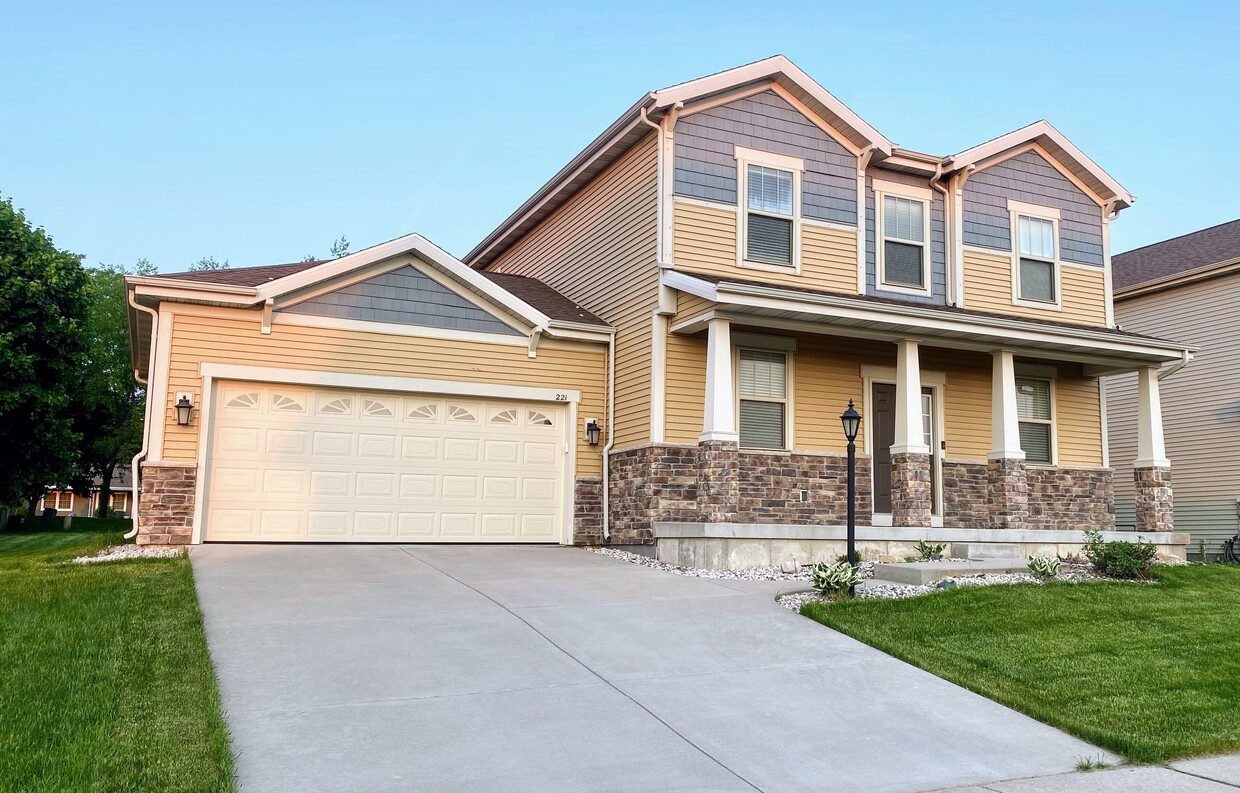 221 Moorland Pl, Sun Prairie, WI 53590 - House Rental in Sun Prairie ...
