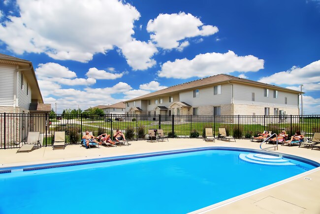 Oak Point Apartments - 1430 Trumbull Ave Normal, IL - Apartments for ...