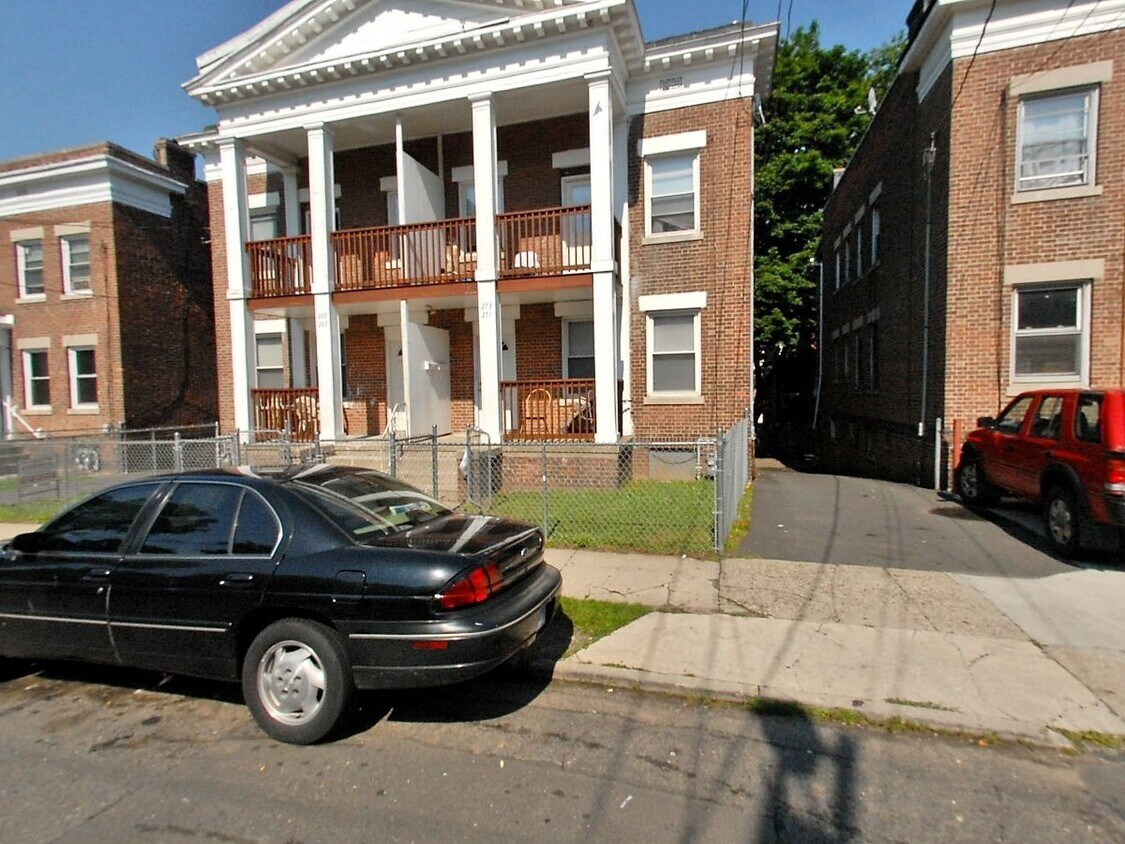 271-273-273 Dover St Unit 271 1st fl Right, Bridgeport, CT 06610 - Room ...
