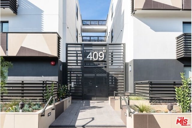 409 N Hayworth Ave