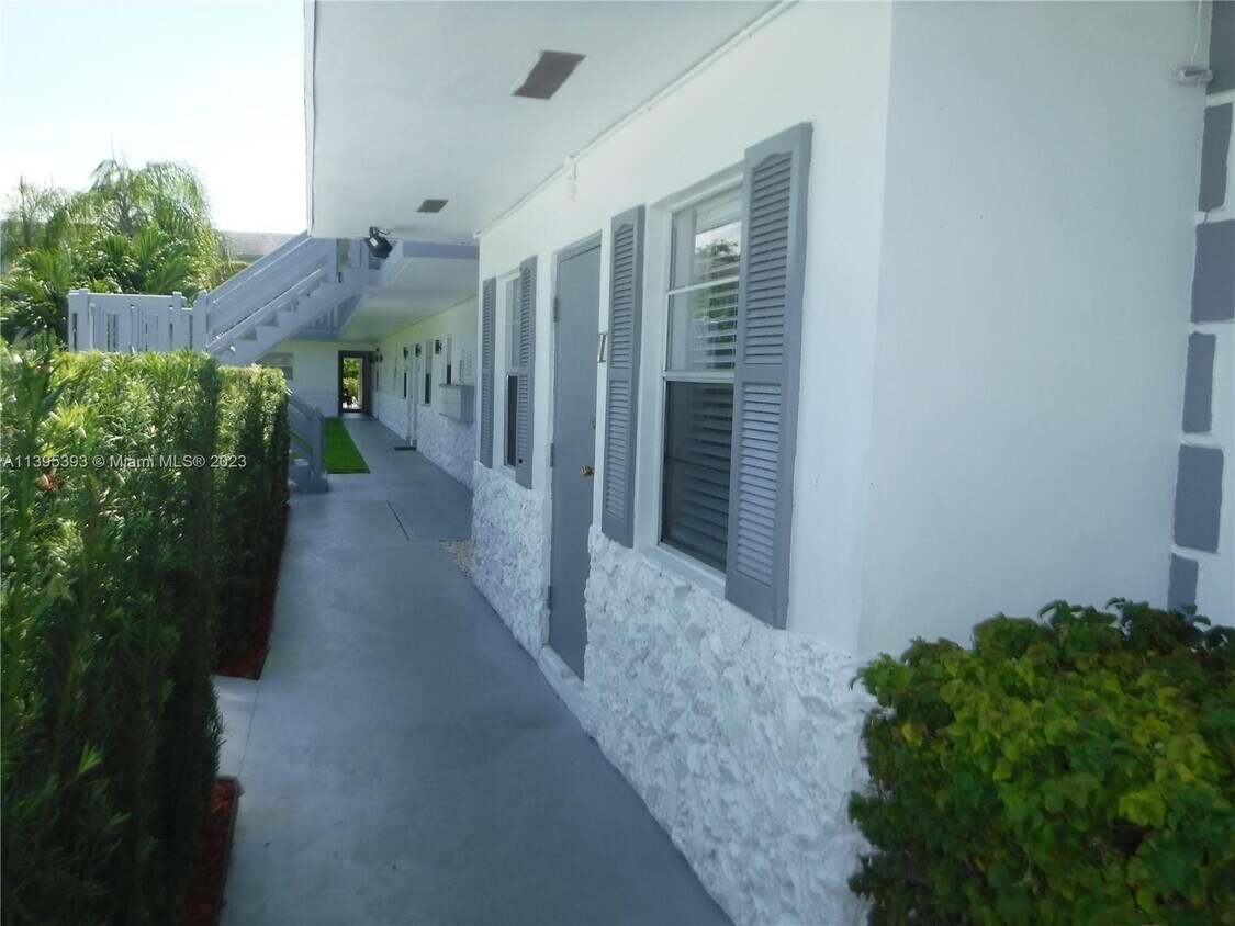 1045 NE 39th Dr Unit 17, Oakland Park, FL 33334 - Room for Rent in ...