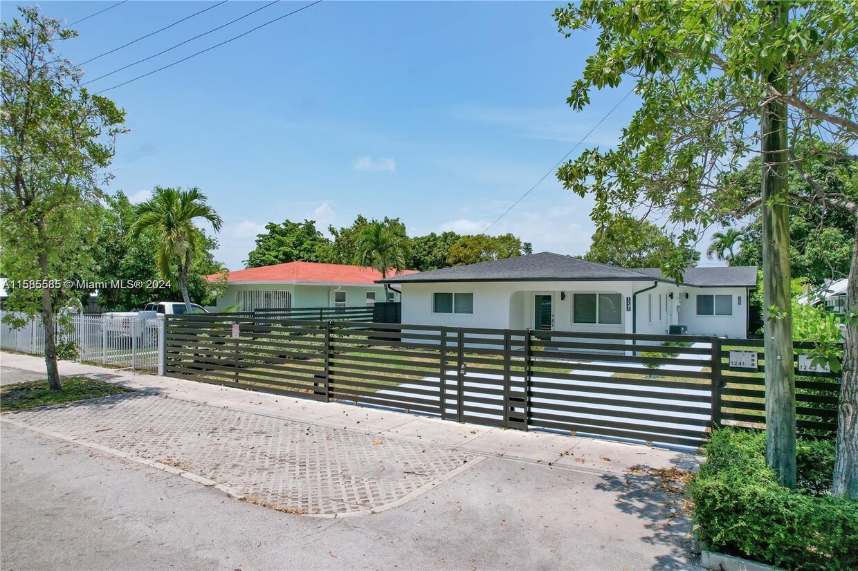 1241 NW 25th St, Miami, FL 33142 - House Rental in Miami, FL ...