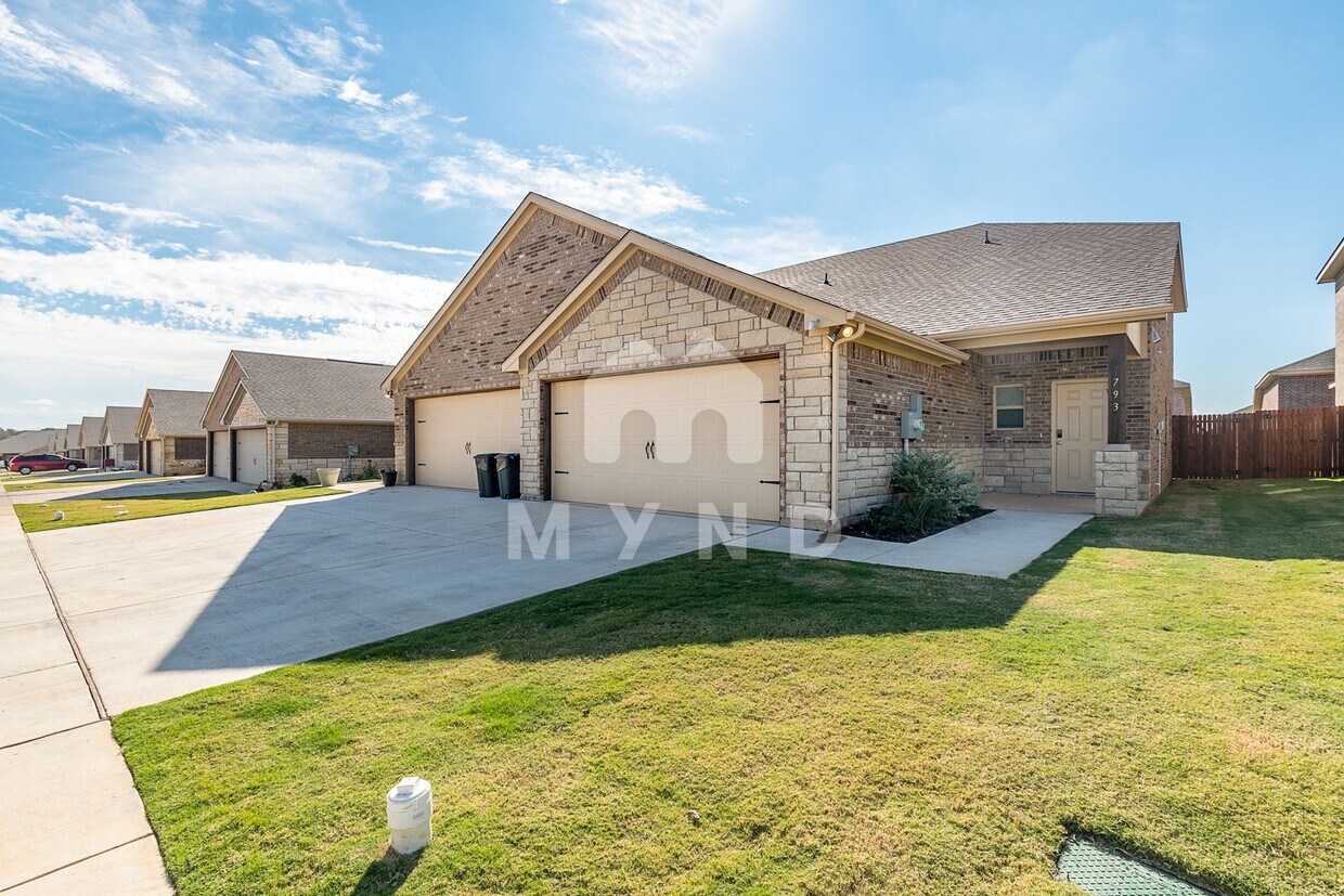 793 Rolling Terrace Cir, Granbury, TX 76049 | Apartments.com