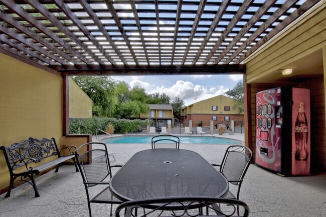 Hunter's Glen Apartments Apartments - San Antonio, TX | Apartments.com