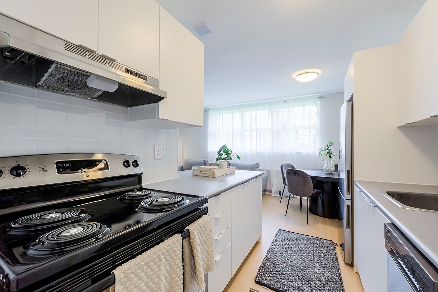 Midland Complex Apartments - 740-746 Midland Ave Toronto, ON ...