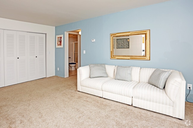 Garfield Commons Apartments - Clinton Township, MI | Apartments.com