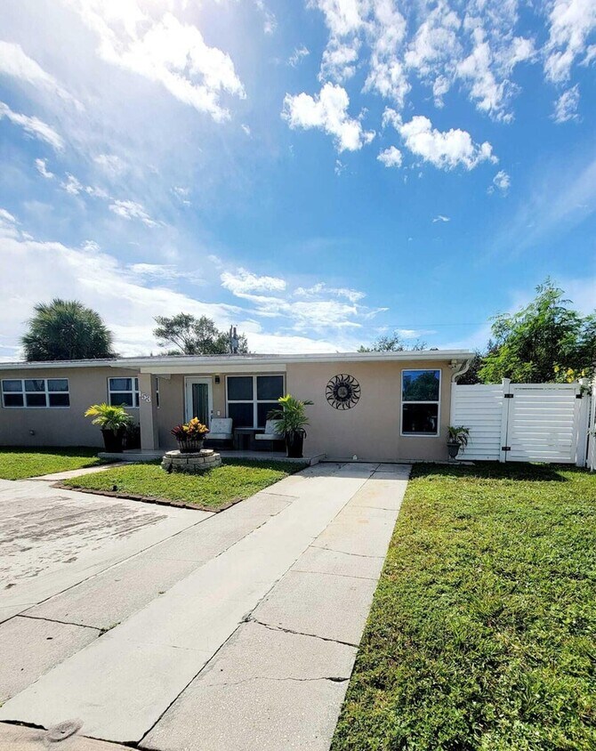 153 Longfellow Dr, Palm Springs, FL 33461 - House Rental in Palm ...