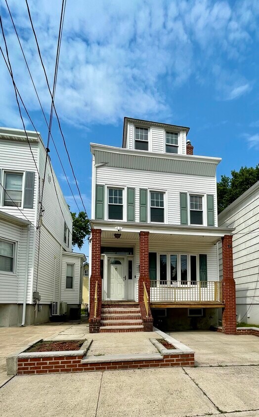 77 W 51st St, Bayonne, NJ 07002 - House Rental in Bayonne, NJ ...