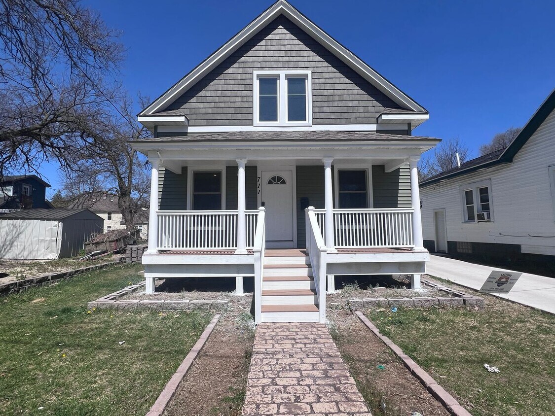 711 Bates St SE, Grand Rapids, MI 49503 - House Rental in Grand Rapids ...