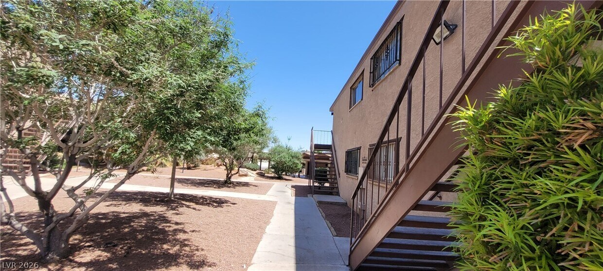 615 S Royal Crest Cir Unidad 9, Las Vegas, NV 89169 - Condominio de ...