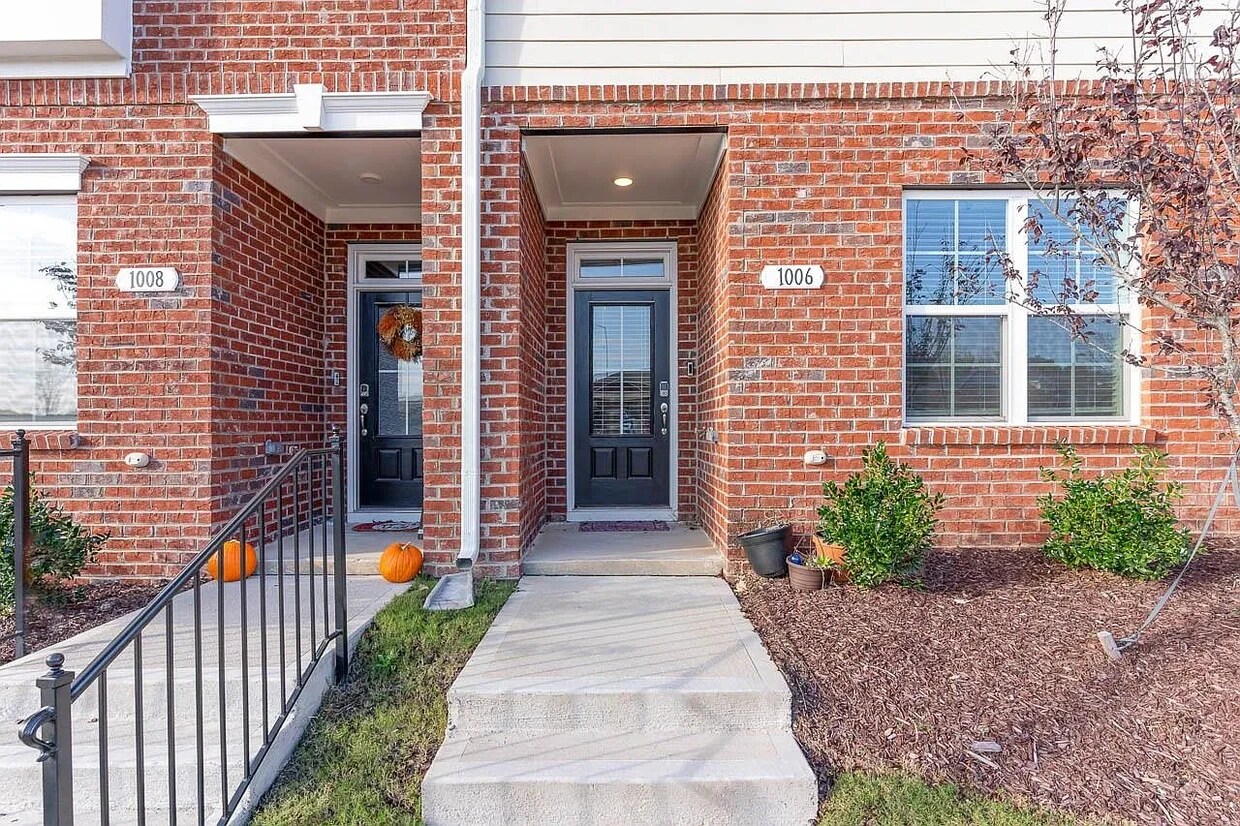 1006 Gateway Commons Cir, Wake Forest, NC 27587 - Townhome Rentals in ...