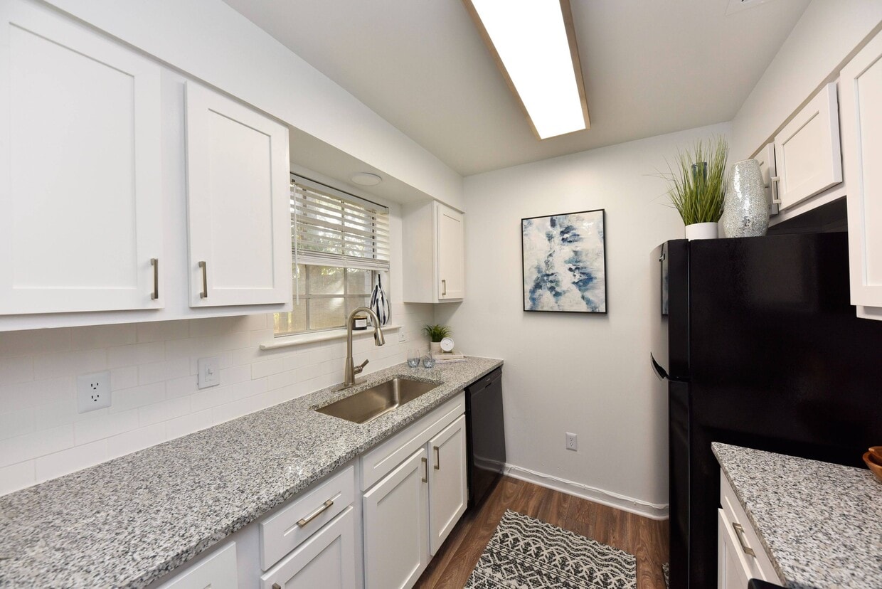 130 Cole - 130 Cole Manor Dr Athens, GA 30606 | Apartments.com